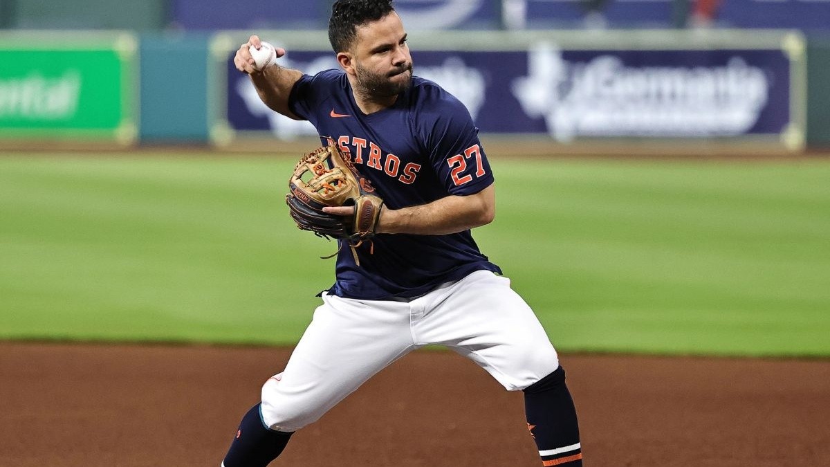 MLB: Are the Astros Really Going to Try José Altuve in the Outfield ...