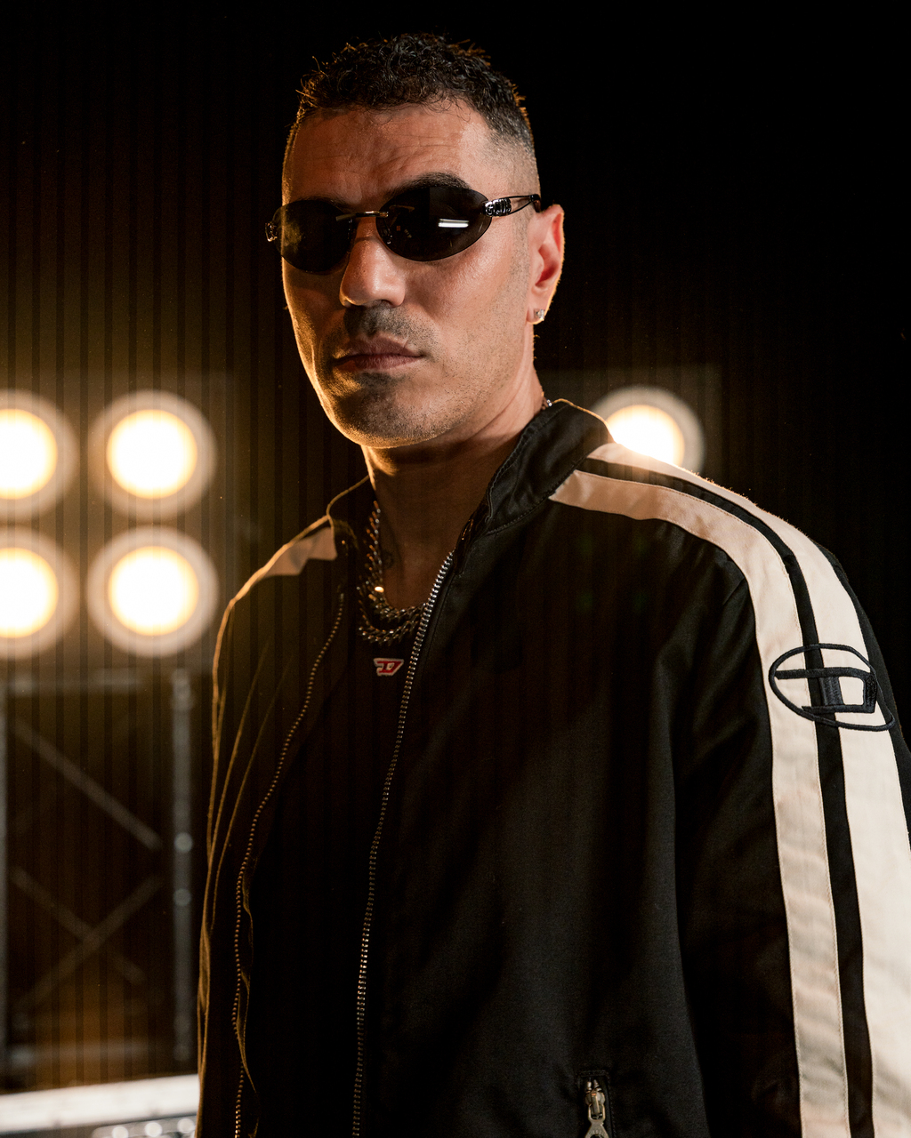 Marracash, la strada, la droga a 14 anni, il bipolarismo, il dissing con Fedez e il flirt con ...