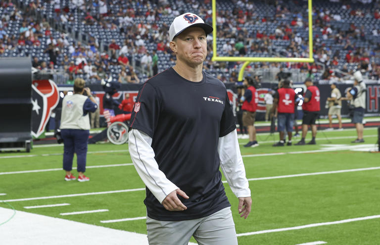 Texans to fire OC Bobby Slowik Texans to fire OC Bobby Slowik