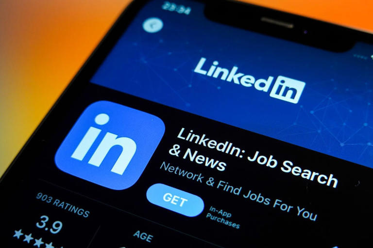 Linkedin Hit With Lawsuit Alleging Private Messages Were Used To Train