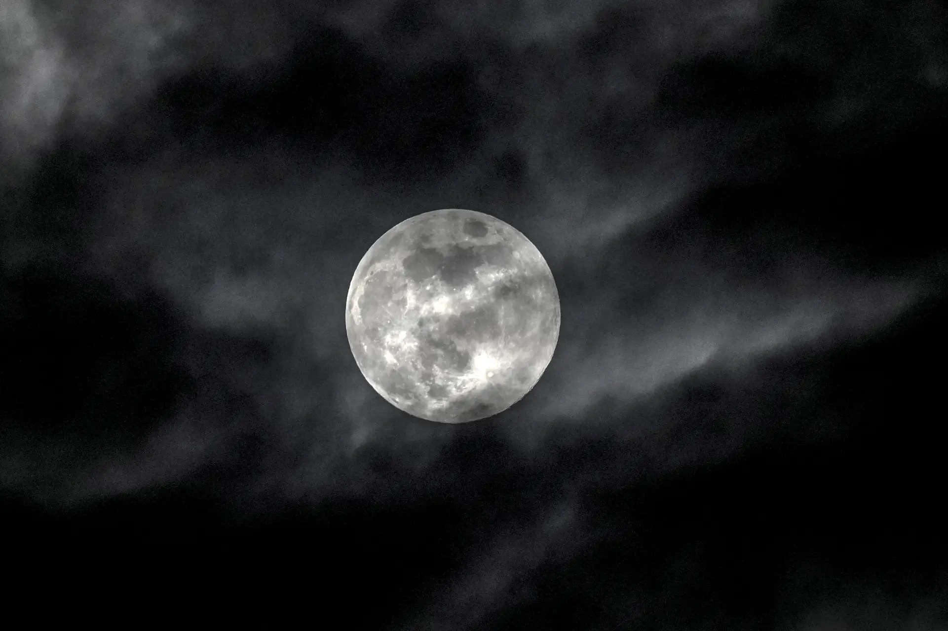 Full moon dates 2025 revealed: From January's Wolf Moon to December's ...
