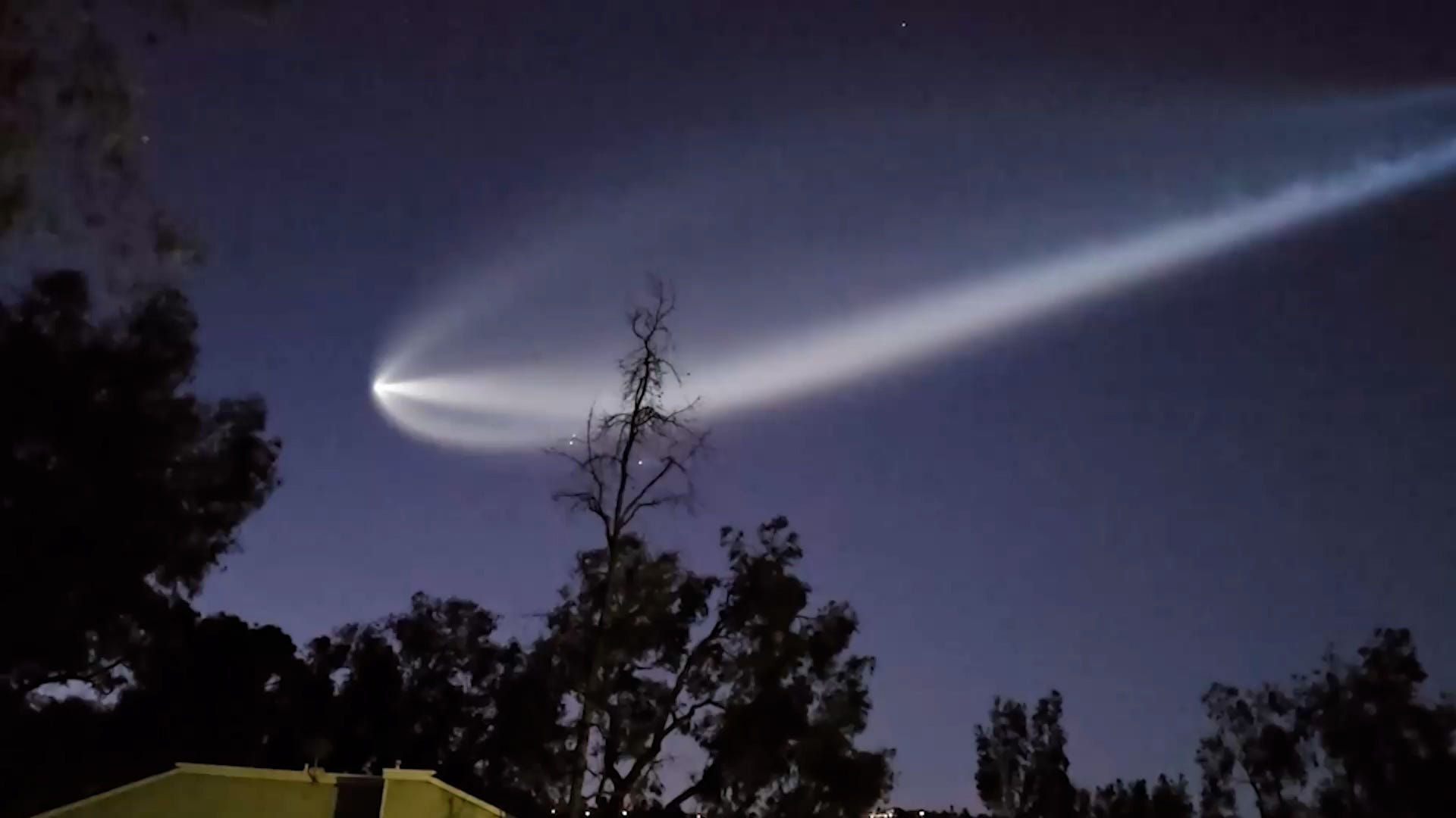 Did you see it? Watch as SpaceX Starlink launch lights up Southern ...