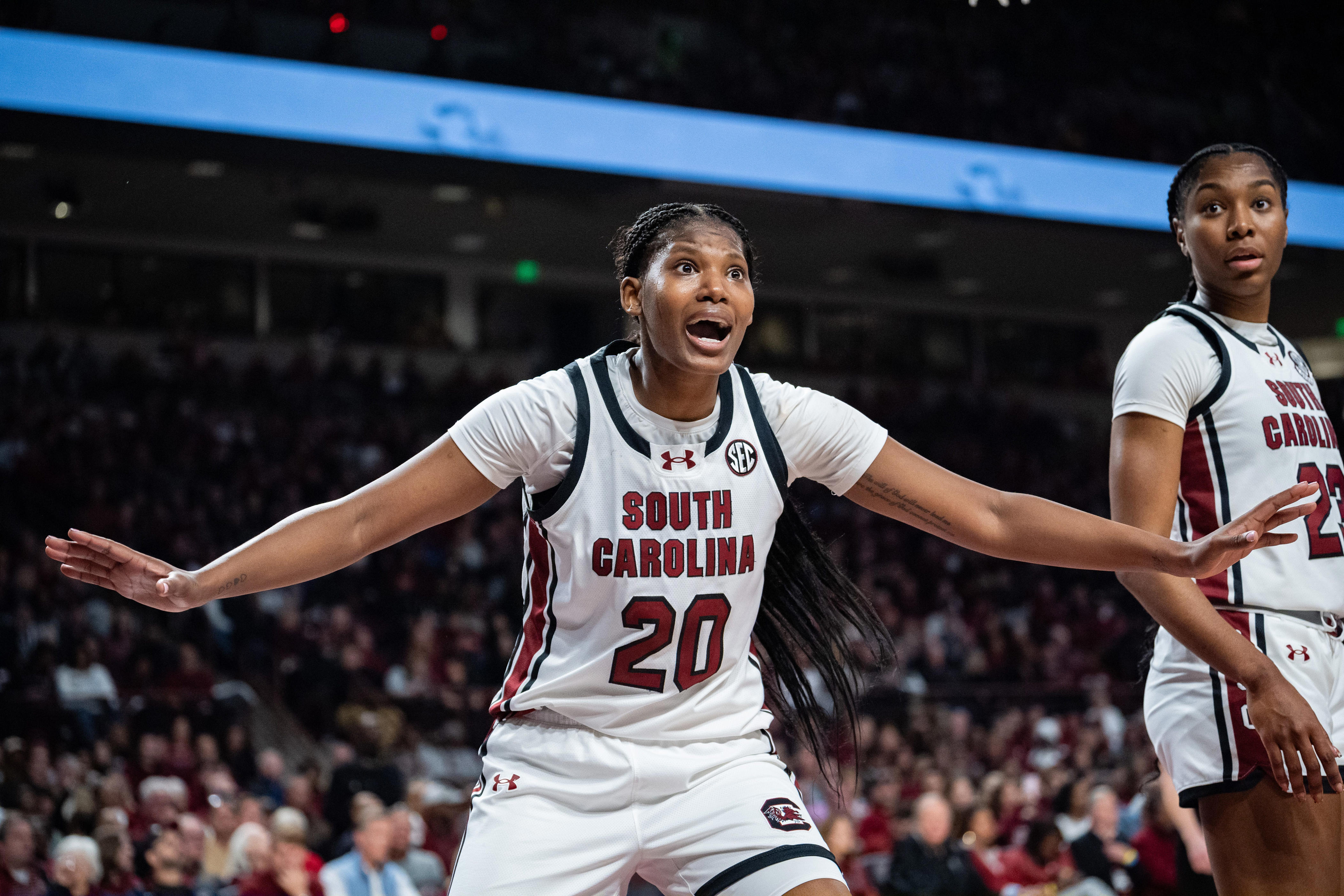 What made Dawn Staley keep Sania Feagin in South Carolina starting ...