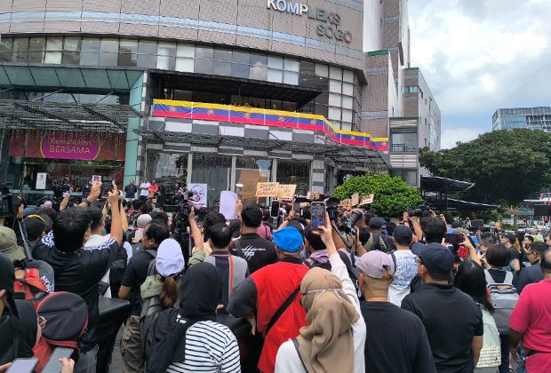 Crowd gathers in KL for anti-corruption rally