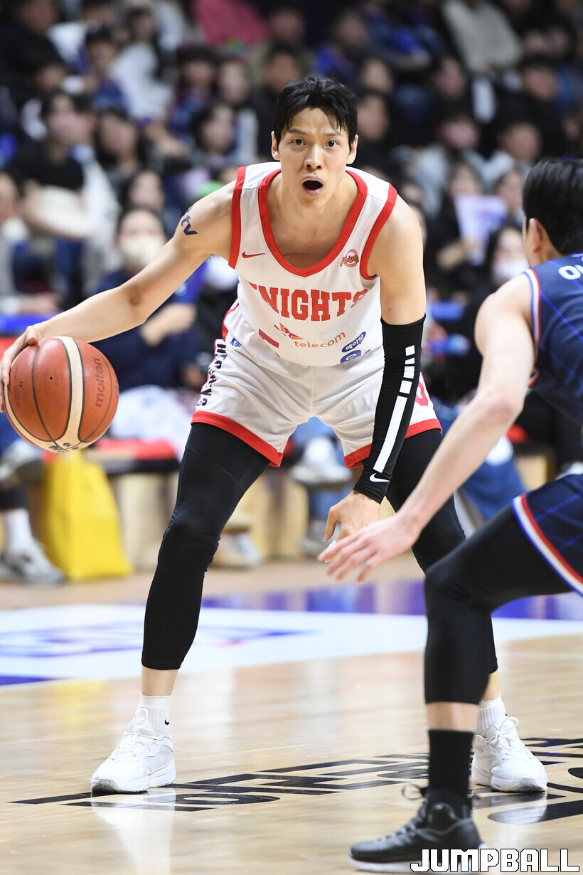 [프로농구 화보] KCC, SK의 추격을 과감하게 뿌리치고 안방에서 승리