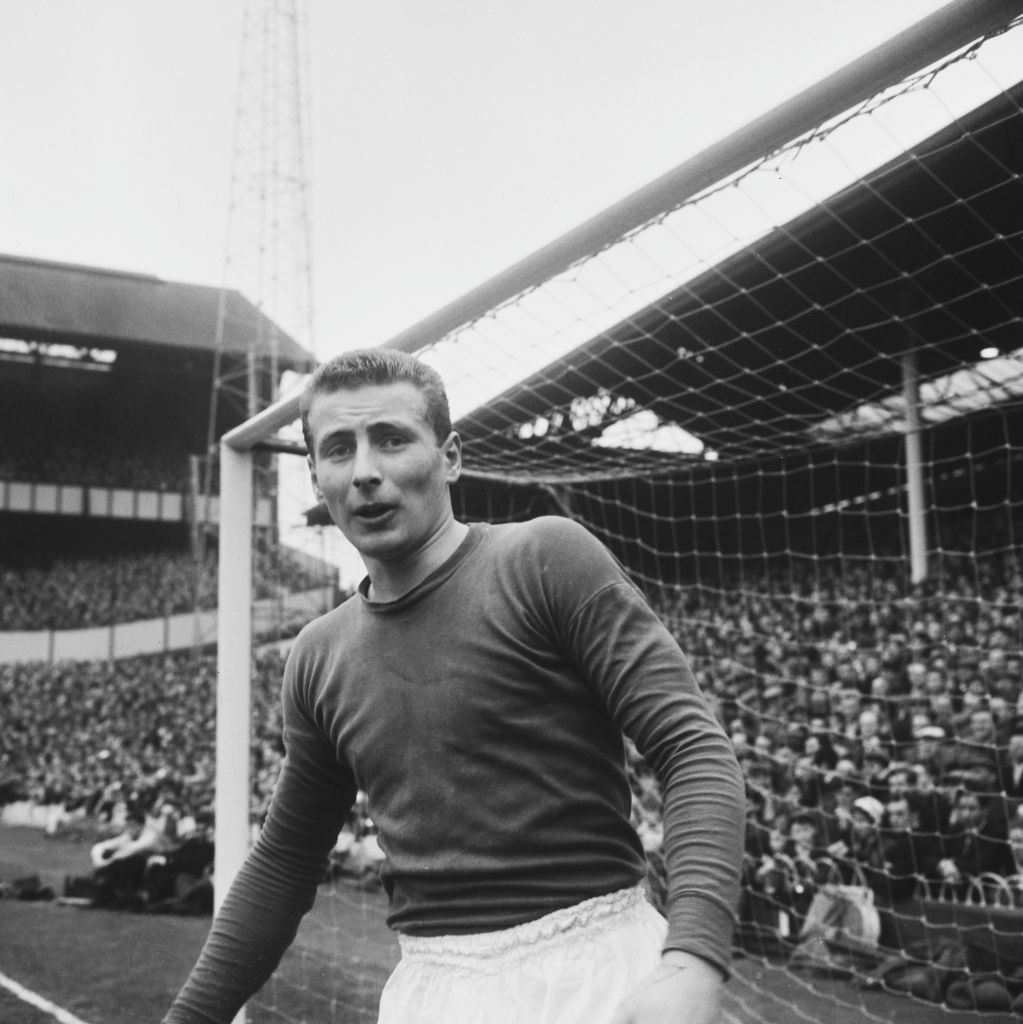 Man Utd pay tribute as record-breaking goalkeeper David Gaskell dies ...