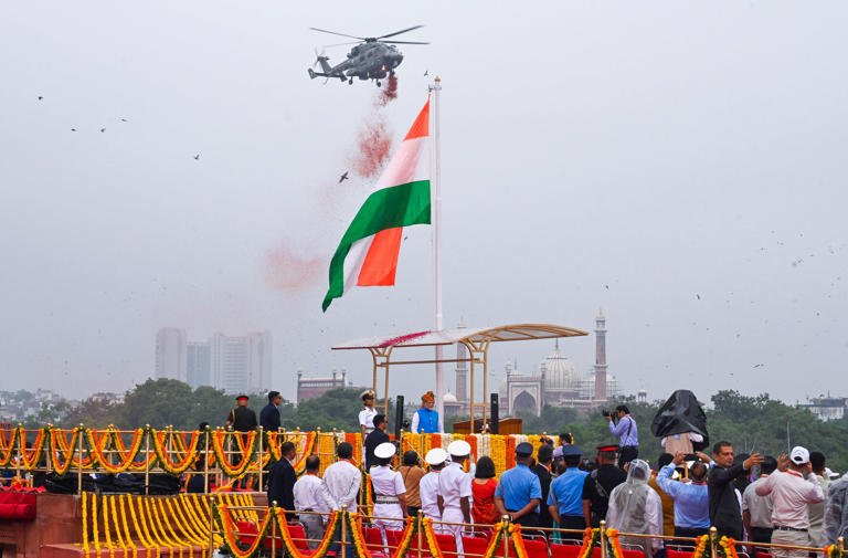 Republic Day 2025: Why national flag is ‘unfurled' on R-Day and 'hoisted' on Independence Day ...