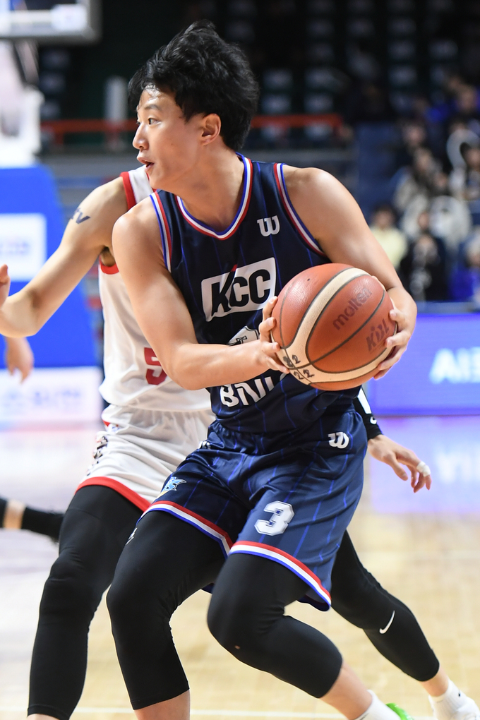 “지난 시즌 기억나지?”…허웅 터진 KCC, 최강 SK 잡고 후반기 돌풍 예고