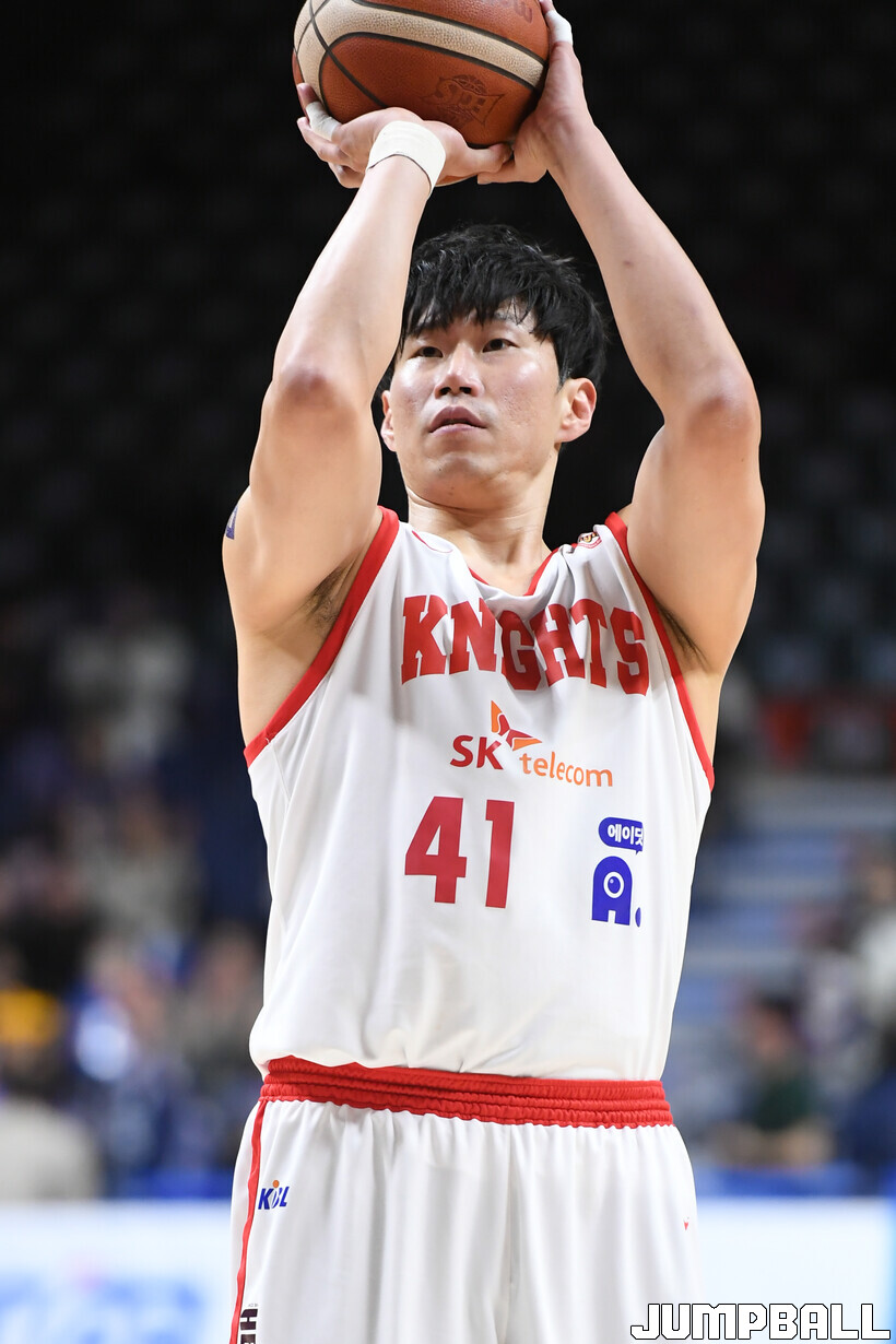 [프로농구 화보] KCC, SK의 추격을 과감하게 뿌리치고 안방에서 승리