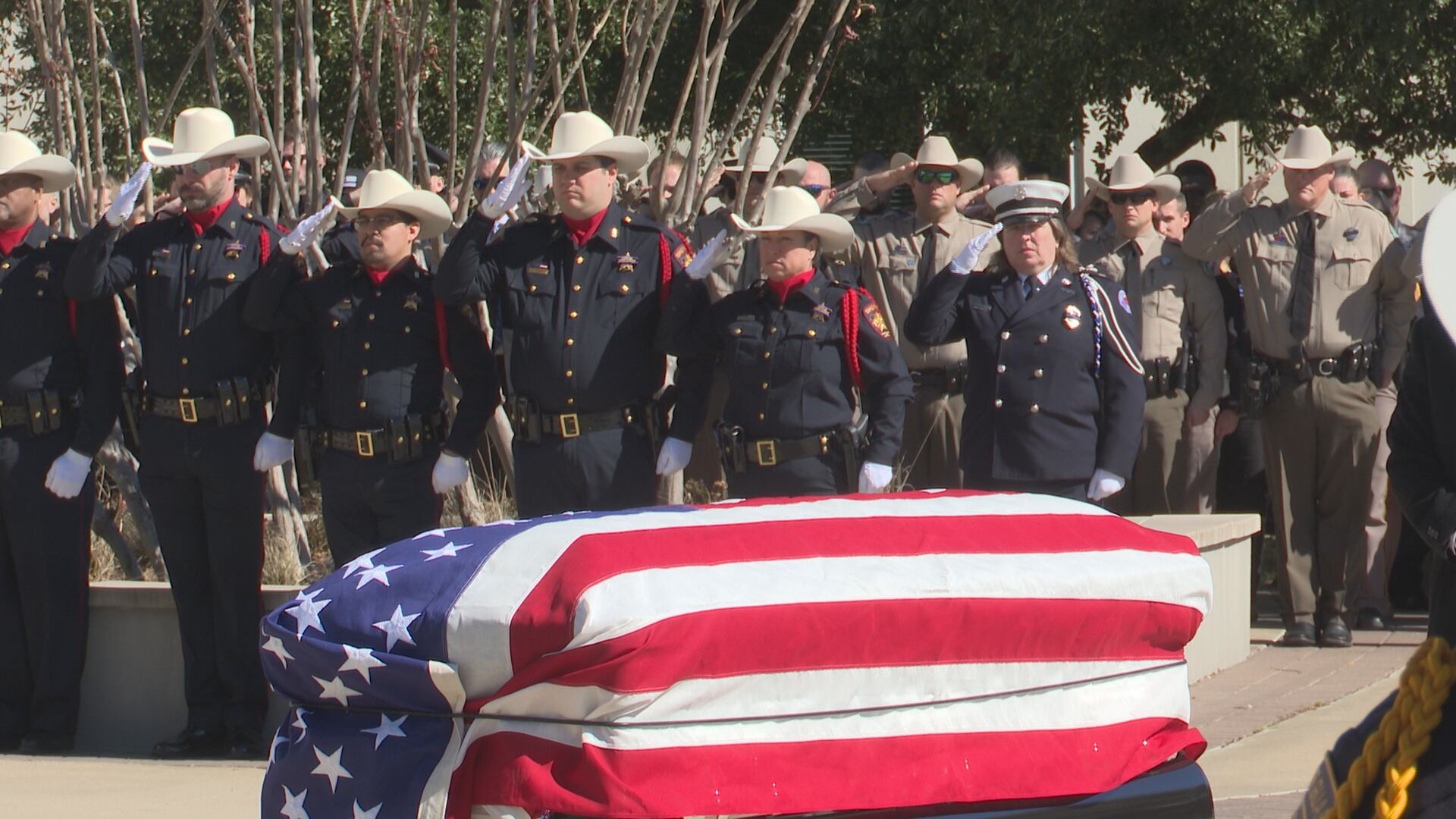 Hundreds of first responders honor the life of fallen Navasota officer ...
