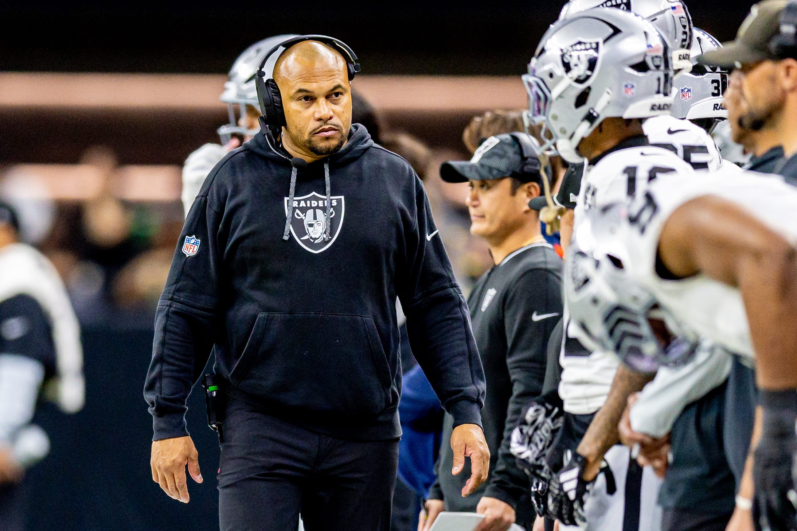 Former Raiders HC Antonio Pierce lands another head coaching interview ...