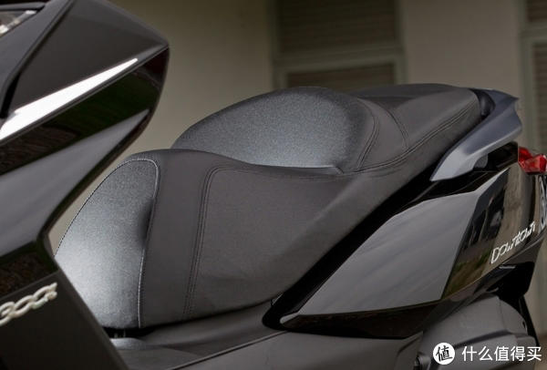 光阳（Kymco）Downtown 300i ABS 300cc级别摩托车