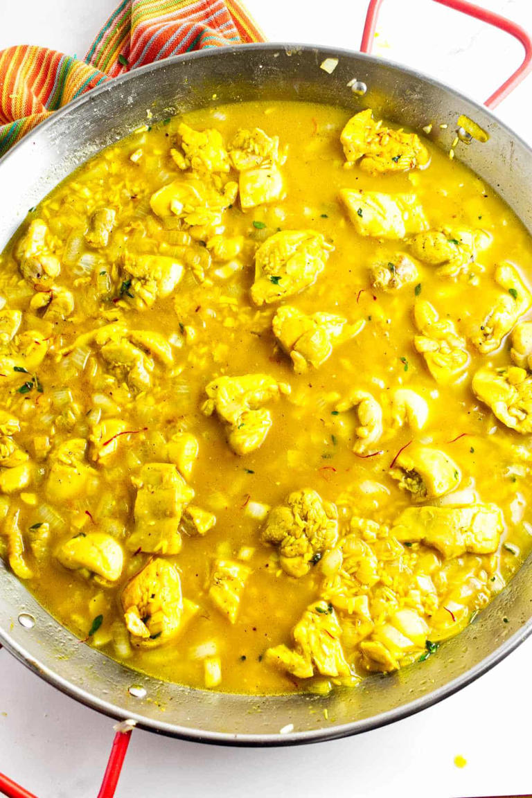 Chicken and chorizo paella (paella valenciana)