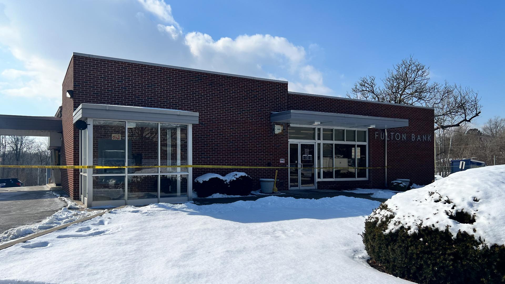 Suspect involved in Lancaster armed bank robbery pronounced dead