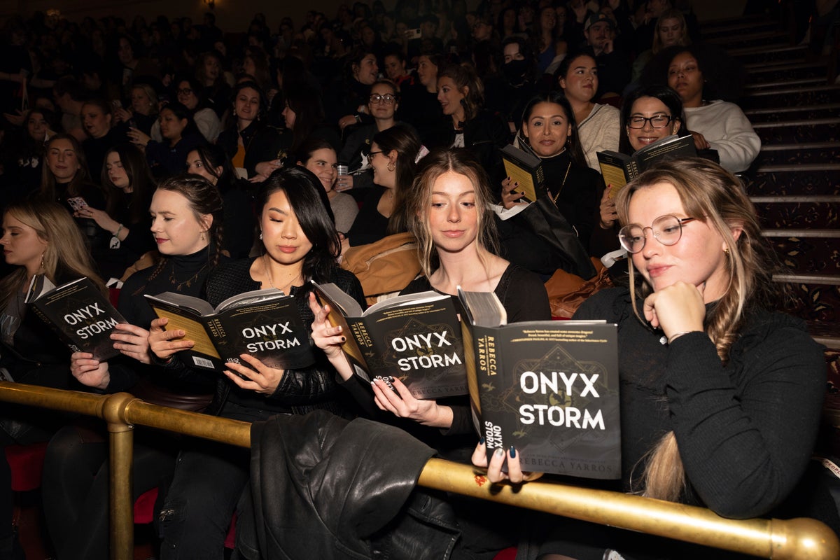 'Yes, Queen!' Fans gather at The Town Hall in Manhattan to cheer on ...