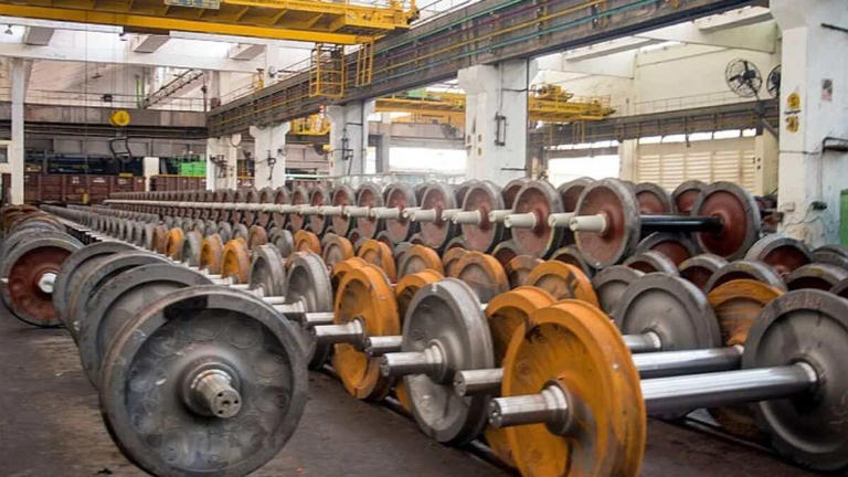 How much does a train wheel weigh? Check details on cost and production