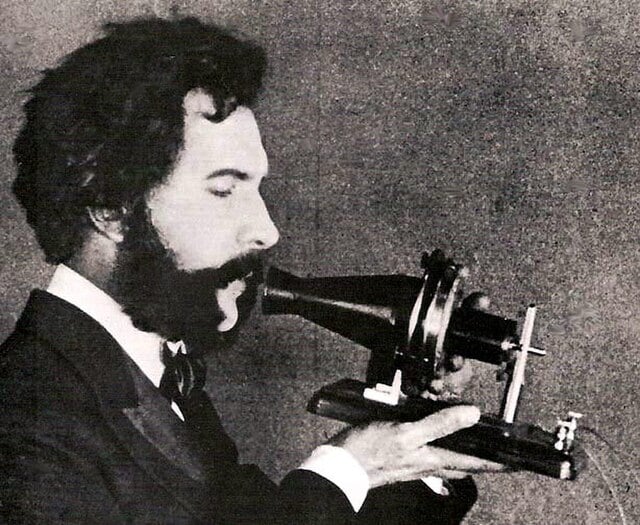 A evolução do telefone: de Graham Bell aos celulares avançados