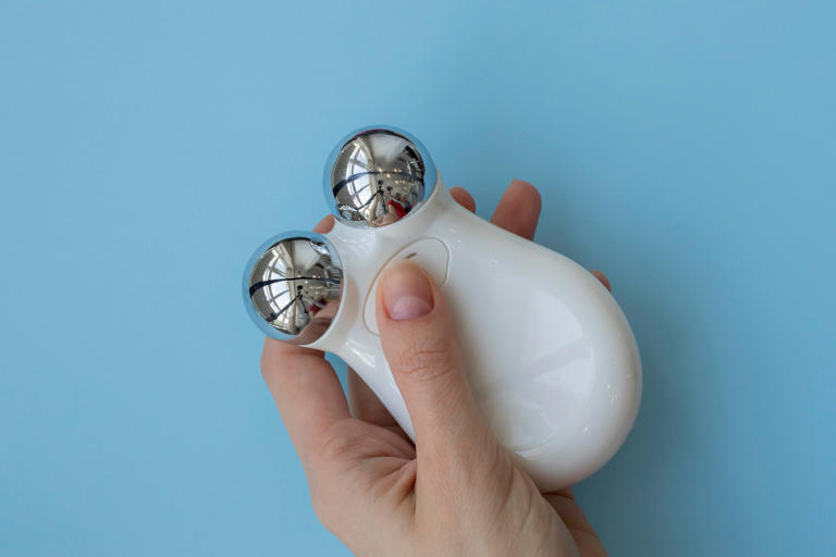 Microcurrent Devices: Effectiveness, Tips for Use and Are They Worth ...