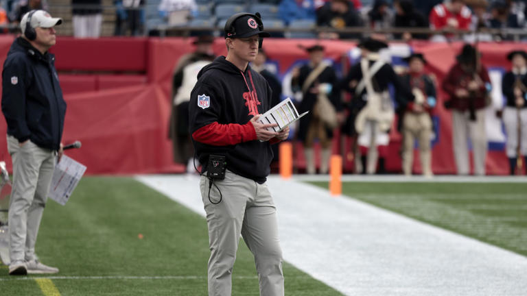 Former Texans OC Bobby Slowik would be an interesting OC option for the ...