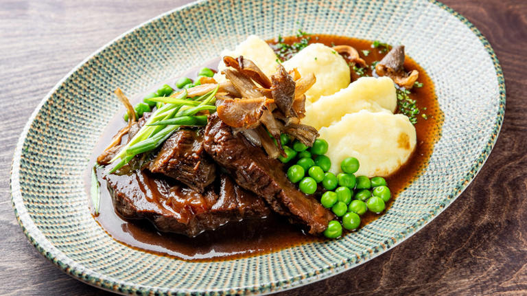 The Underappreciated Cut Of Beef That Needs To Be In Your Next Slow ...