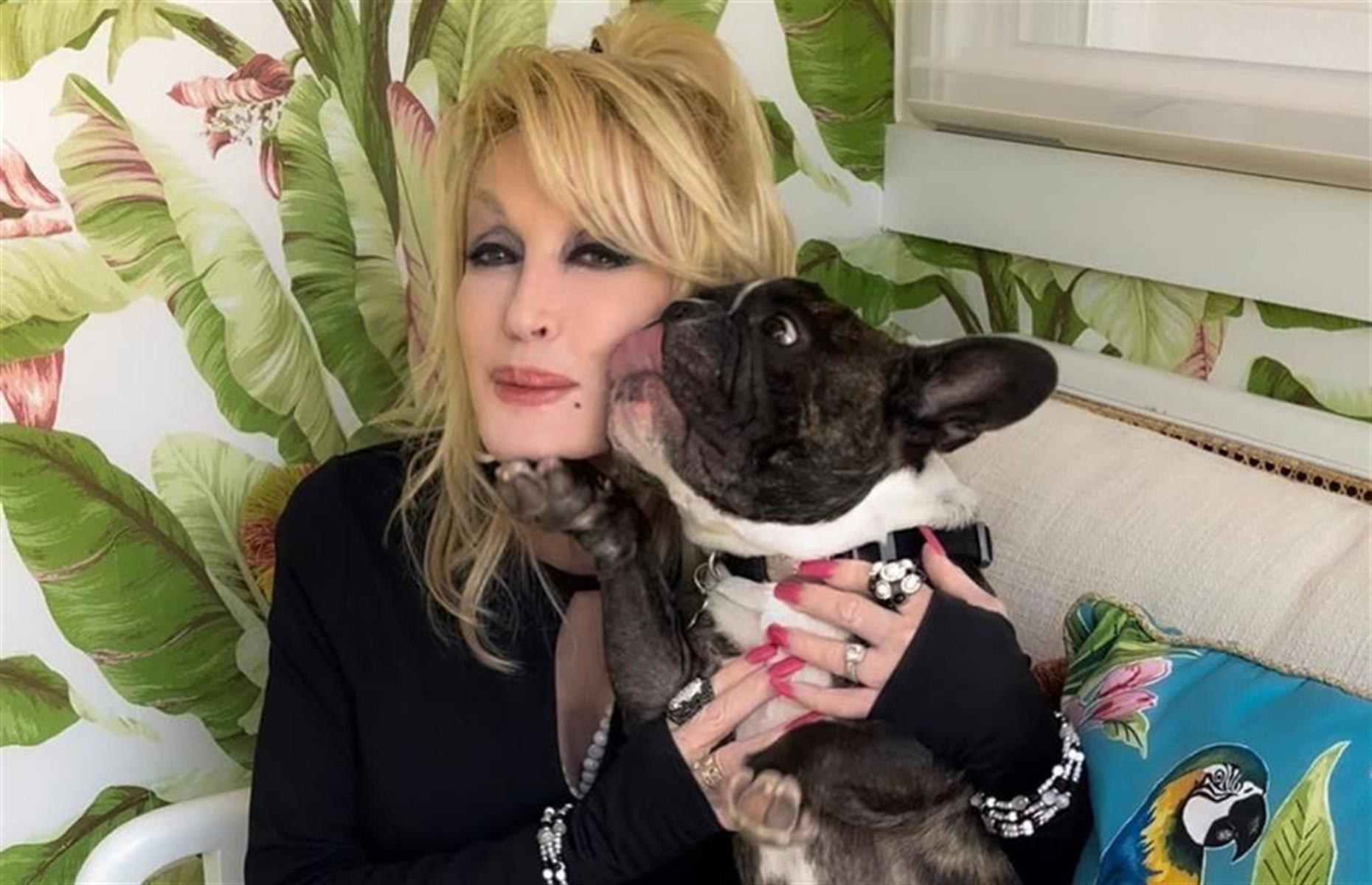 Step inside the incredible homes of 8 country legends including Dolly ...