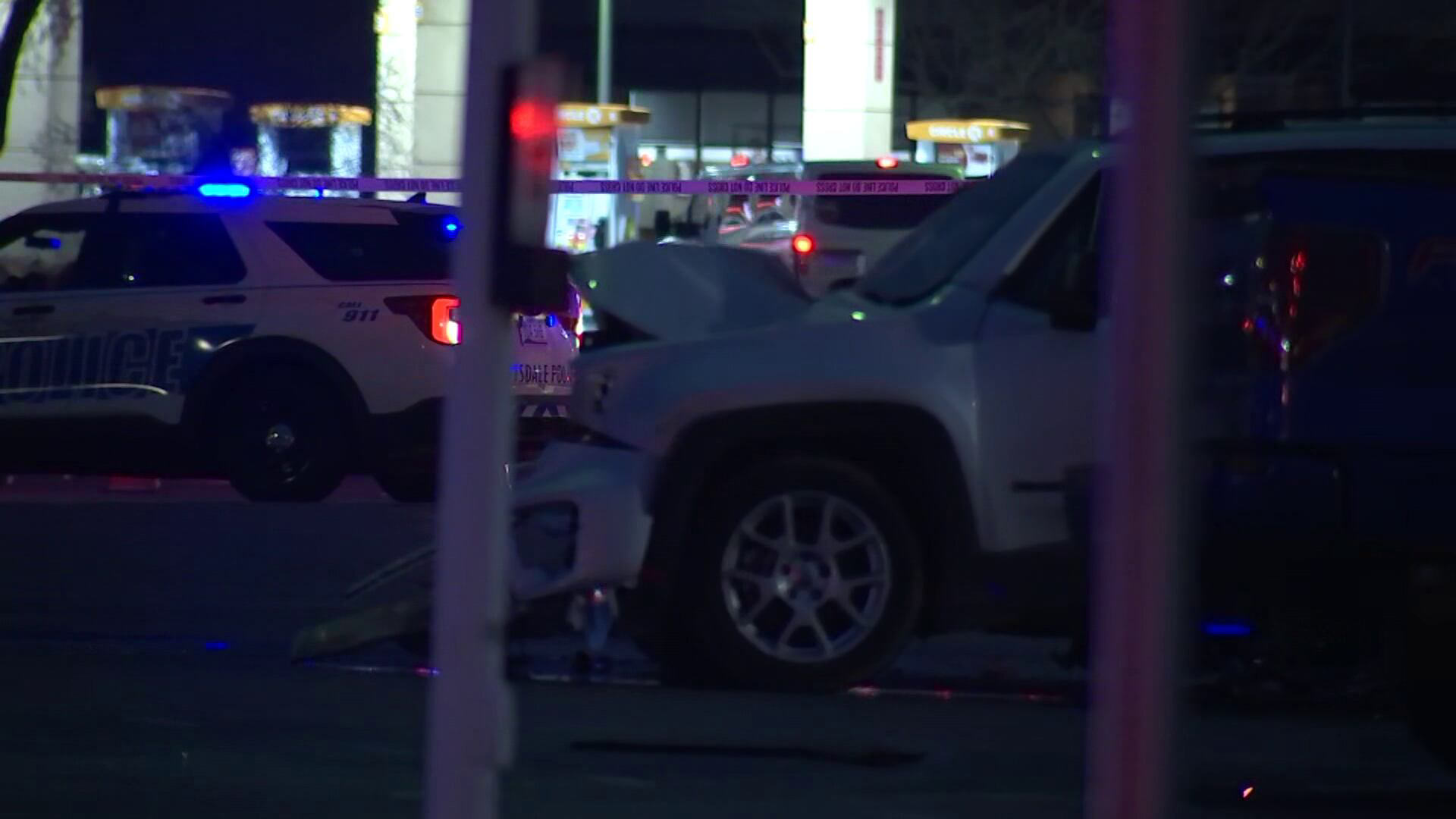 Multiple people hospitalized after crash on Loop 101 overpass in Scottsdale Multiple people hospitalized after crash on Loop 101 overpass in Scottsdale