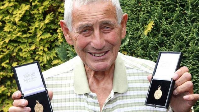 Muere David Gaskell, el portero más joven en debutar con el Manchester ...