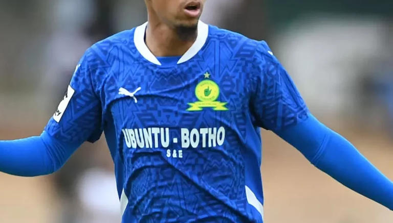 Mamelodi Sundowns defender Rushine De Reuck off to Israel