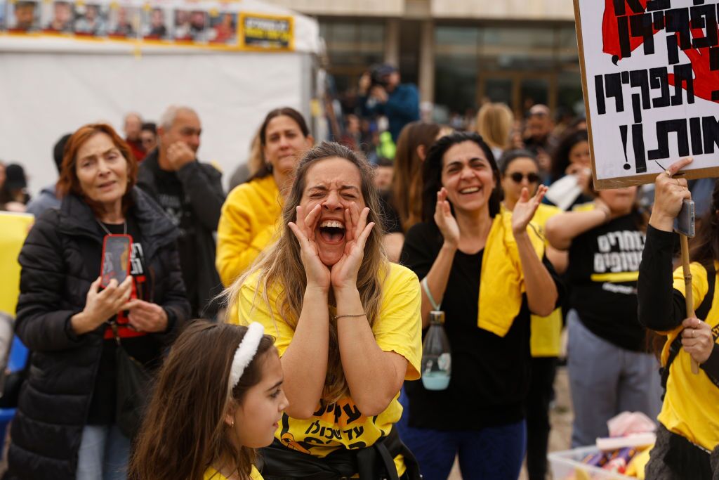 Four Israeli Female Troops, 200 Militants Freed in Gaza Deal