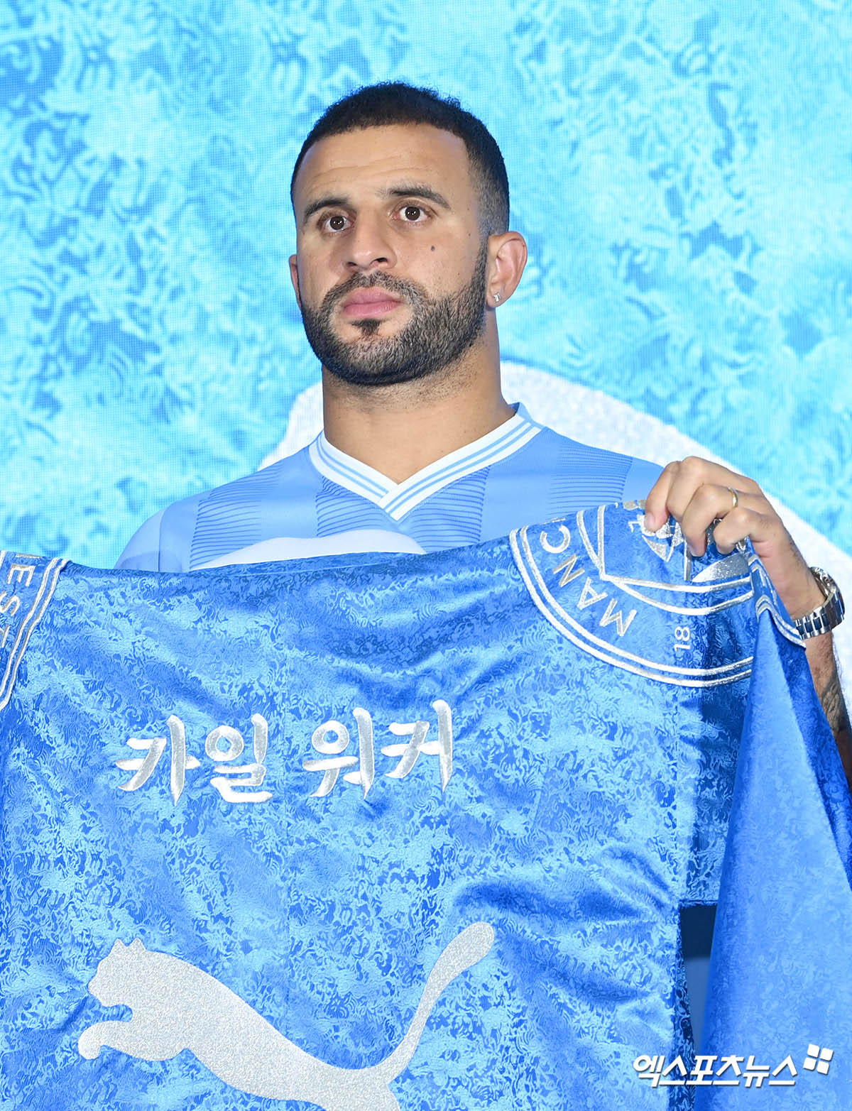 '손흥민 저격수' 월클 DF, EPL 떠났다…이탈리아 AC밀란 입단→"커리어 새 장 기대해" [오피셜]