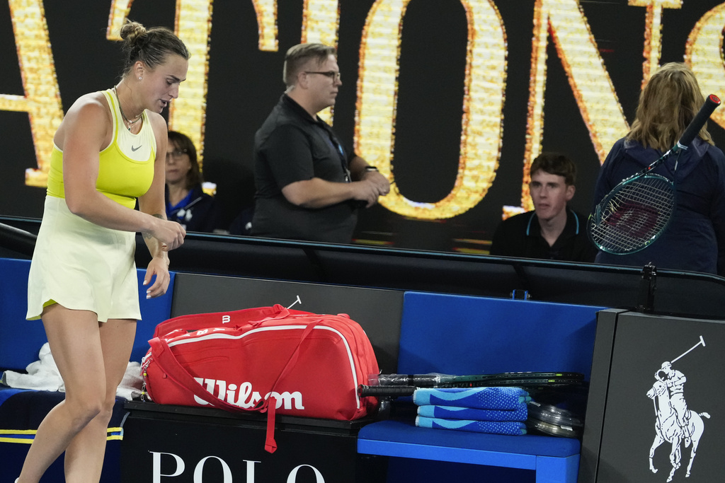 Australian Open: Aryna Sabalenka throws her racket after losing to ...