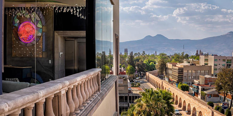 Cuánto cuesta hospedarse en ‘Bukinham’, el hotel del Buki