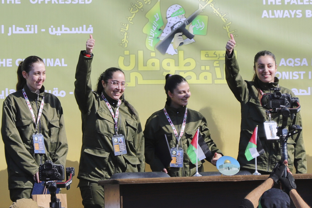 Hamas frees 4 female Israeli soldiers as part of the Gaza ceasefire in ...