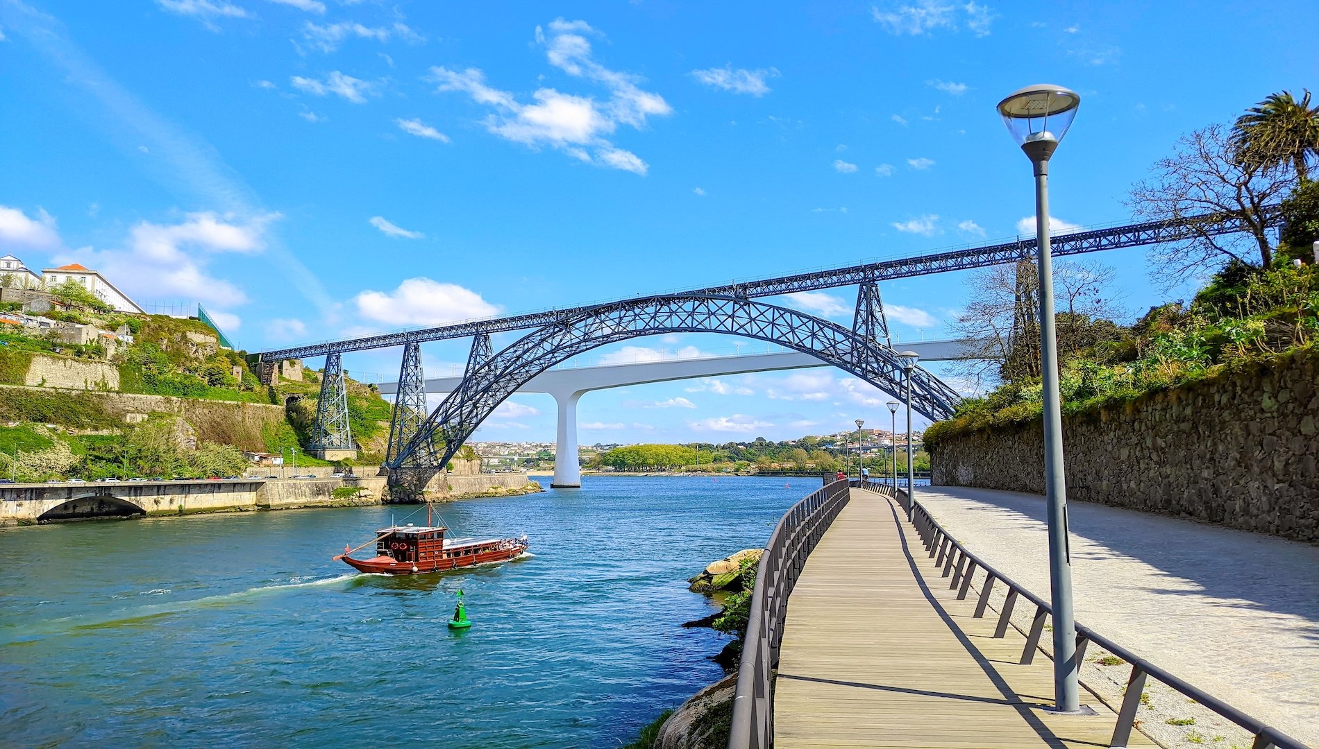 Ce pont construit en 1877 par Gustave Eiffel au Portugal est une ...