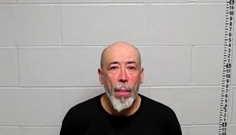 Man flees scene after crashing head-on into vehicle, leaving woman ... Man flees scene after crashing head-on into vehicle, leaving woman ...