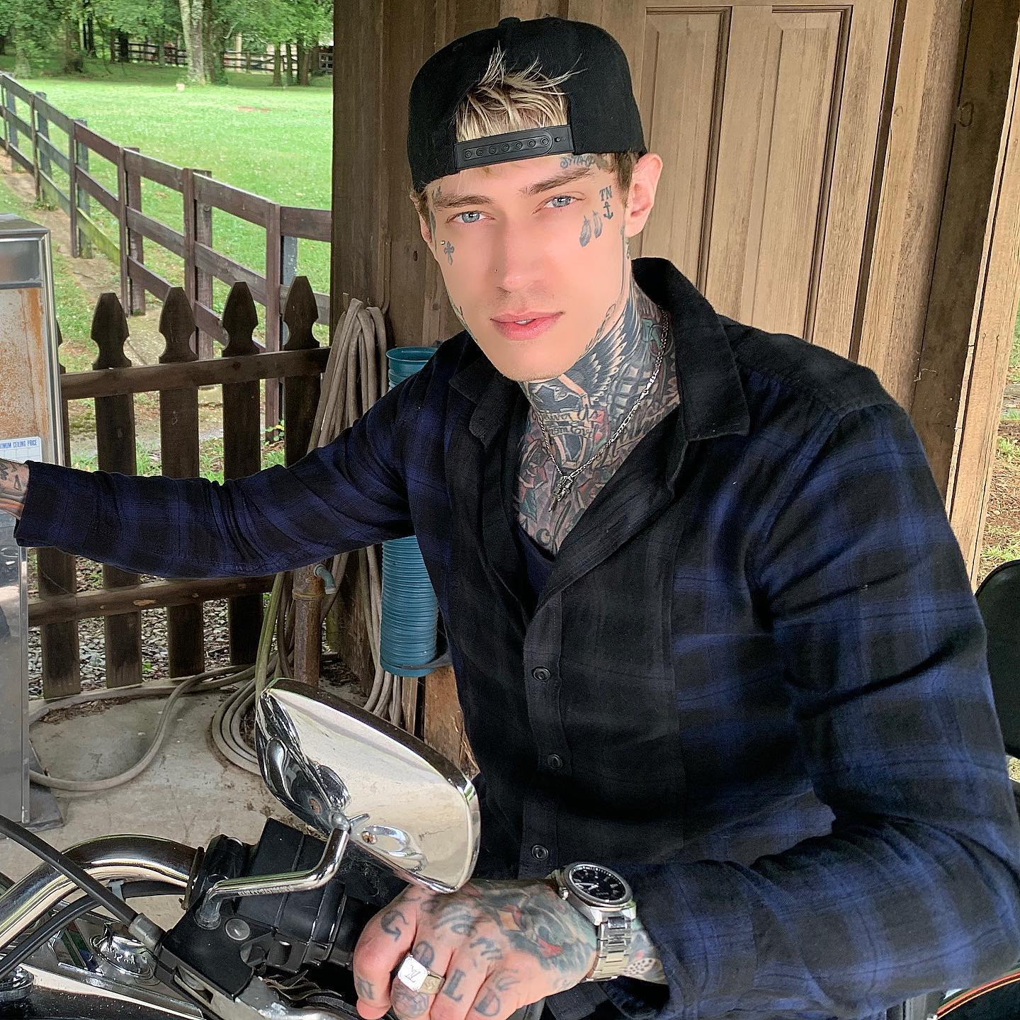 Trace Cyrus claims dad Billy Ray Cyrus threatened legal action after ...