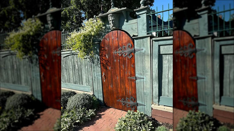 13 Unique Ideas To Create A Fence Gate That Makes A Big Statement About ...