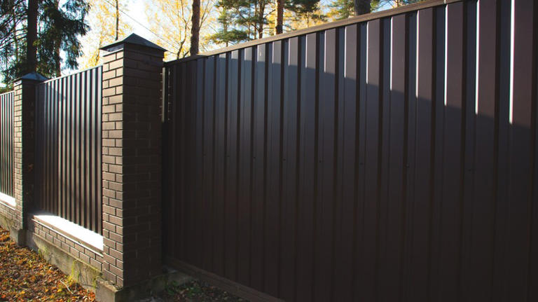 13 Unique Ideas To Create A Fence Gate That Makes A Big Statement About ...