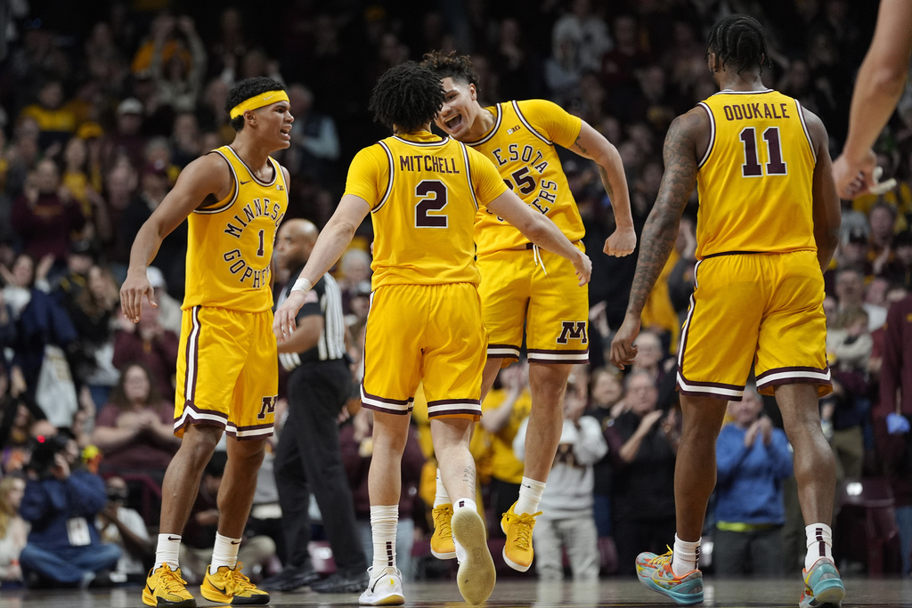 Minnesota beats another ranked team with 77-69 win over No. 15 Oregon ...