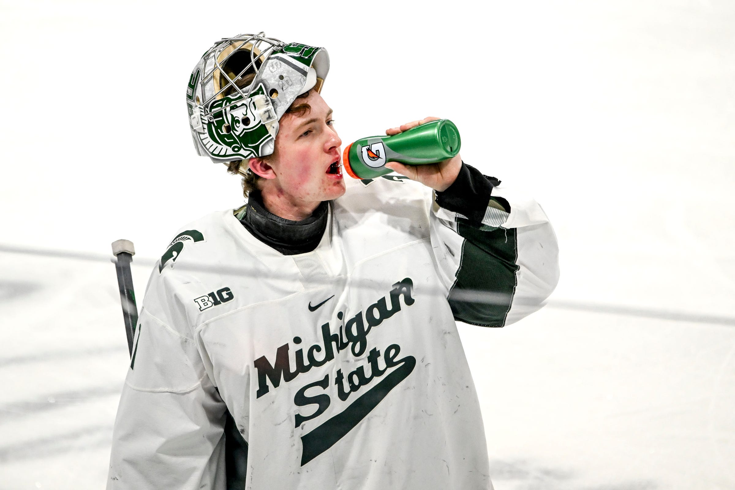 MSU hockey goalie Trey Augustine will return for junior season