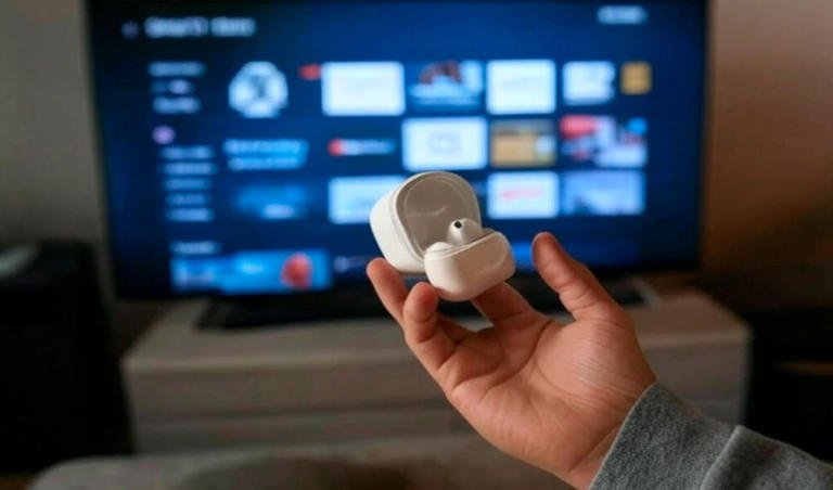 ¿Cómo conectar tus audífonos inalámbricos en tu Smart TV?: Será como tener cine en casa