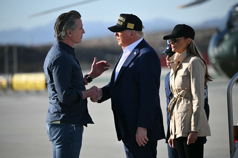 Trump y Newsom protagonizan incómodo saludo en visita presidencial a ...