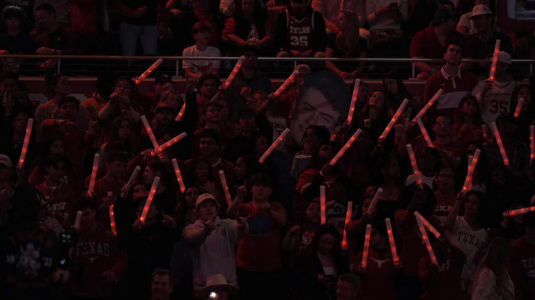 Texas rallies from 22-point deficit as Tramon Mark hits the game winner ...