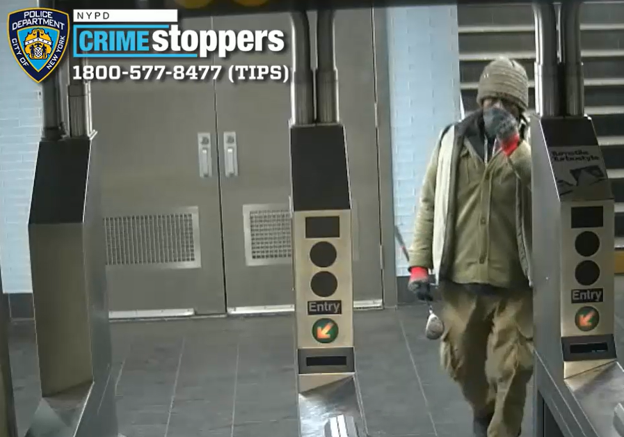 Woman hit in head with golf club in unprovoked attack at Manhattan ...