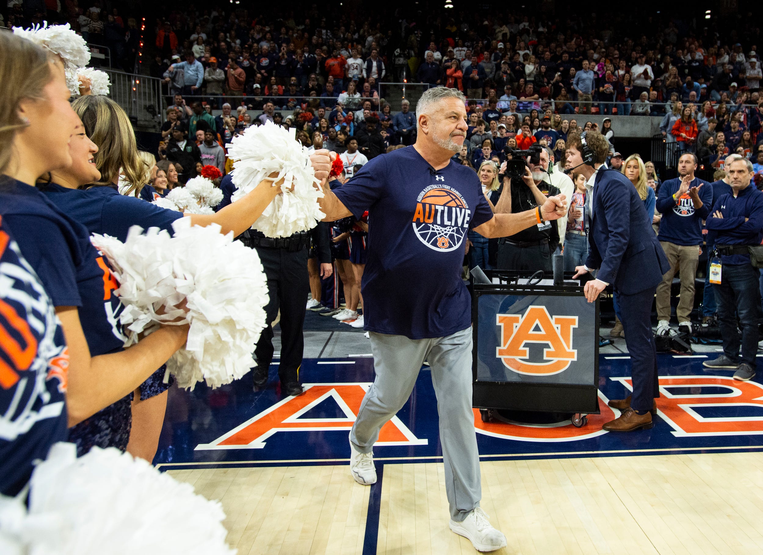 Despite acknowledging 'bidding wars,' Auburn basketball coach Bruce ...