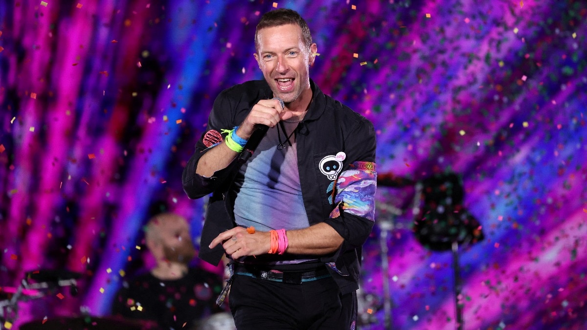 Watch: Coldplay lead vocalist Chris Martin greets Ahmedabad fans in ...