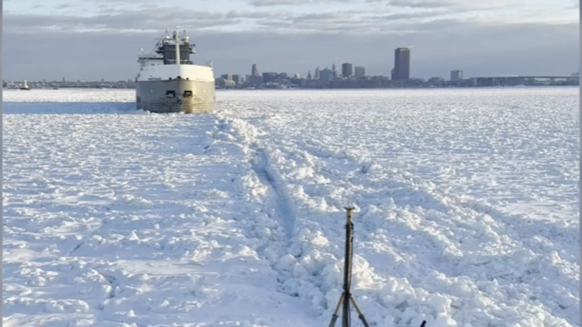 U.S. Coast Guard vessel breaking ice to free Canadian ship stuck in ...