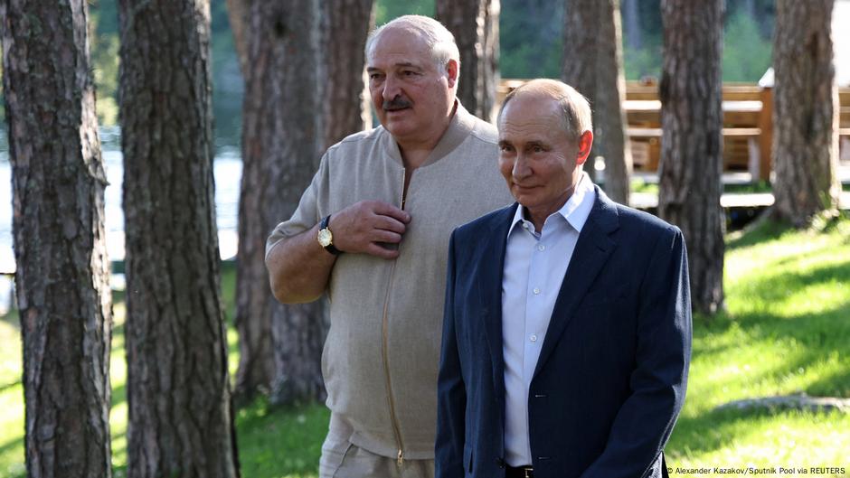 Belarus: Lukashenko poised for 'farce' election victory