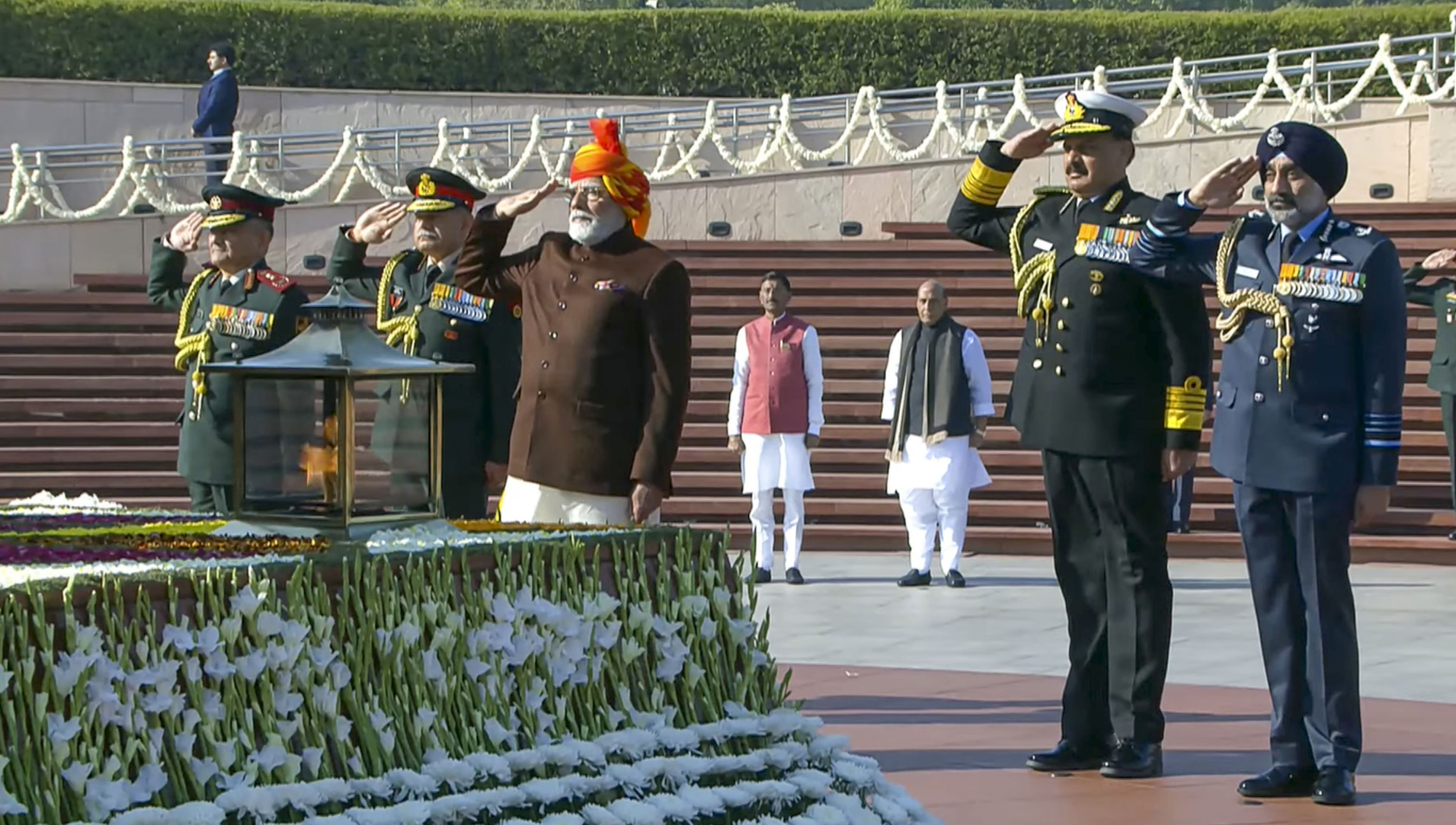 76th Republic Day: PM Modi wears yellow and red striped 'safa' with ...