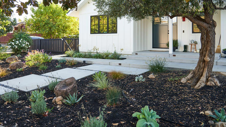 Front yard landscaping ideas with rocks and mulch – 8 expert and ...